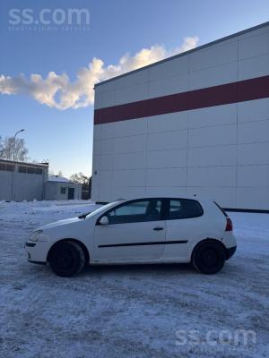 White Volkswagen Golf 2007 in Bauska, with an engine capacity of 1.90 L and mileage of 289 thousand km for 1600 €, photo 2 on AUTOMOTO.COM.LV