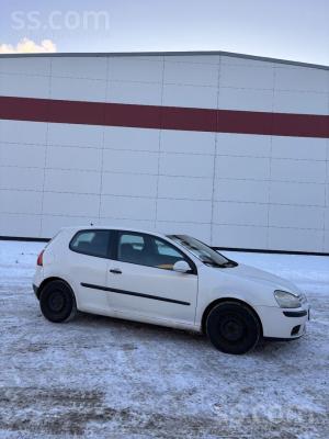 White Volkswagen Golf 2007 in Bauska, with an engine capacity of 1.90 L and mileage of 289 thousand km for 1600 €, photo 3 on AUTOMOTO.COM.LV