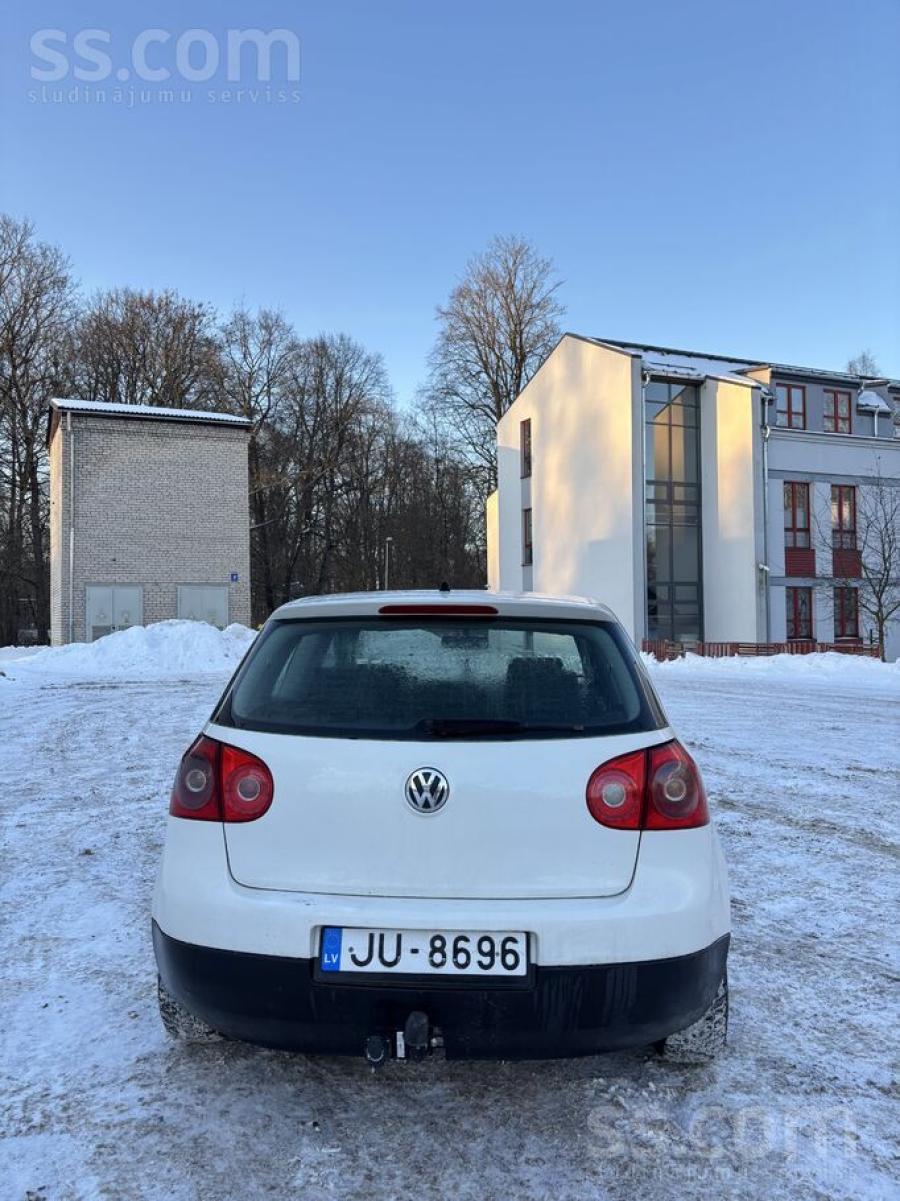 White Volkswagen Golf 2007 in Bauska, with an engine capacity of 1.90 L and mileage of 289 thousand km for 1600 €, photo 4 on AUTOMOTO.COM.LV