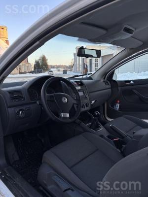 White Volkswagen Golf 2007 in Bauska, with an engine capacity of 1.90 L and mileage of 289 thousand km for 1600 €, photo 5 on AUTOMOTO.COM.LV