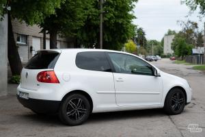 White Volkswagen Golf 2007 in Kaunas, with an engine capacity of 1.90 L and mileage of 406 thousand km for 1999 €, photo 4 on AUTOMOTO.COM.LV
