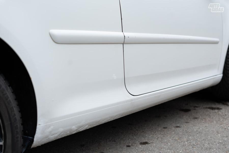 White Volkswagen Golf 2007 in Kaunas, with an engine capacity of 1.90 L and mileage of 406 thousand km for 1999 €, photo 7 on AUTOMOTO.COM.LV