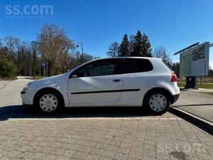 Balts Volkswagen Golf 2007 Jūrmala, ar dzinēja tilpumu 1.90 L un nobraukumu 255 tūkst. km par 1600 €, foto 3 vietnē AUTOMOTO.COM.LV