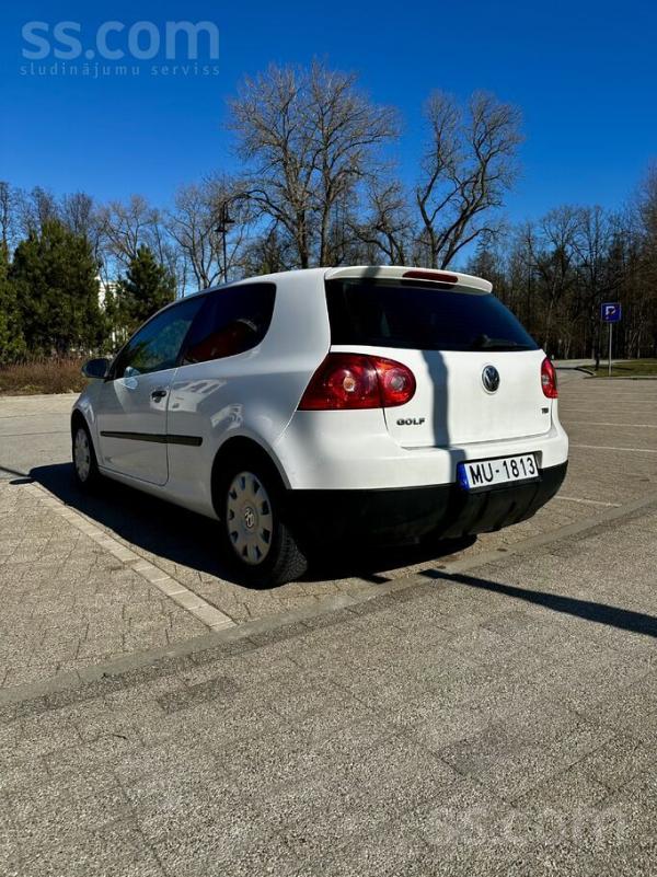 White Volkswagen Golf 2007 in Jurmala, with an engine capacity of 1.90 L and mileage of 255 thousand km for 1600 €, photo 3 on AUTOMOTO.COM.LV