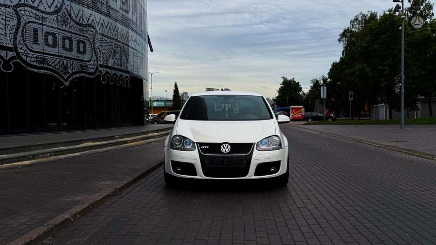White Volkswagen Golf 2007 in Kaunas, with an engine capacity of 1.98 L and mileage of 233 thousand km for 2900 €, photo 1 on AUTOMOTO.COM.LV