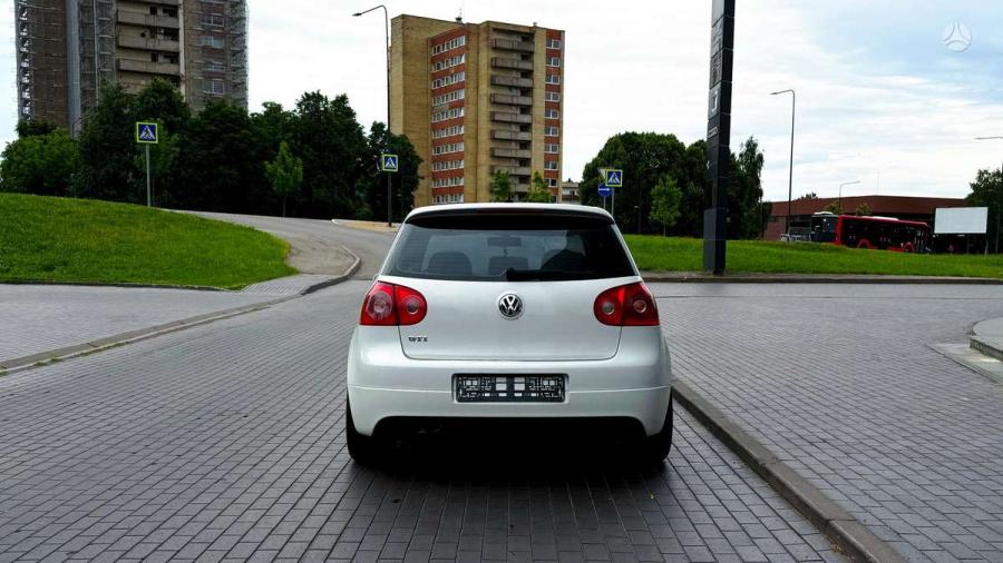 White Volkswagen Golf 2007 in Kaunas, with an engine capacity of 1.98 L and mileage of 233 thousand km for 2900 €, photo 3 on AUTOMOTO.COM.LV