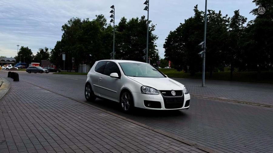 White Volkswagen Golf 2007 in Kaunas, with an engine capacity of 1.98 L and mileage of 233 thousand km for 2900 €, photo 5 on AUTOMOTO.COM.LV
