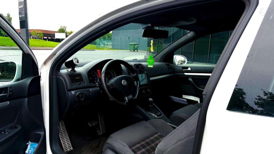 White Volkswagen Golf 2007 in Kaunas, with an engine capacity of 1.98 L and mileage of 233 thousand km for 2900 €, photo 8 on AUTOMOTO.COM.LV