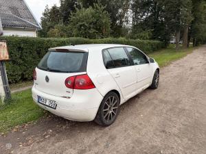 White Volkswagen Golf 2007 in Kaunas, with an engine capacity of 1.90 L and mileage of 285 thousand km for 1200 €, photo 5 on AUTOMOTO.COM.LV