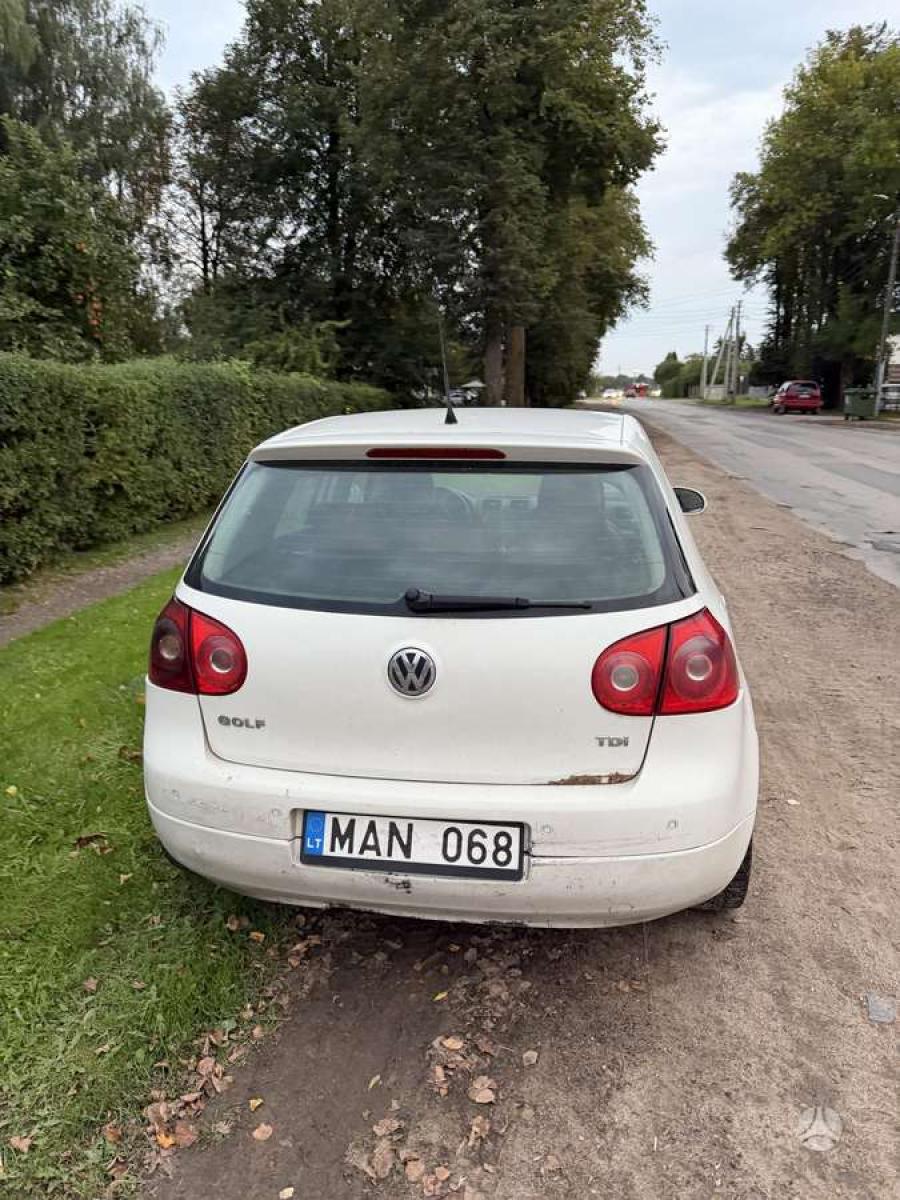 White Volkswagen Golf 2007 in Kaunas, with an engine capacity of 1.90 L and mileage of 285 thousand km for 1200 €, photo 6 on AUTOMOTO.COM.LV