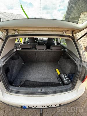 Balts Volkswagen Golf 2008 Valmiera, ar dzinēja tilpumu 1.90 L un nobraukumu 284 tūkst. km par 1200 €, foto 7 vietnē AUTOMOTO.COM.LV