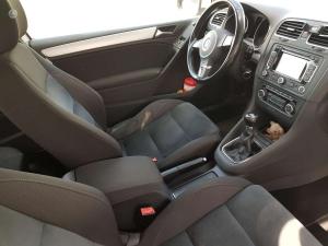 Balts Volkswagen Golf 2008 Šauļi, ar dzinēja tilpumu 1.39 L un nobraukumu 193 tūkst. km par 3600 €, foto 6 vietnē AUTOMOTO.COM.LV