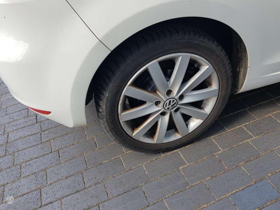 Balts Volkswagen Golf 2008 Šauļi, ar dzinēja tilpumu 1.39 L un nobraukumu 193 tūkst. km par 3600 €, foto 9 vietnē AUTOMOTO.COM.LV