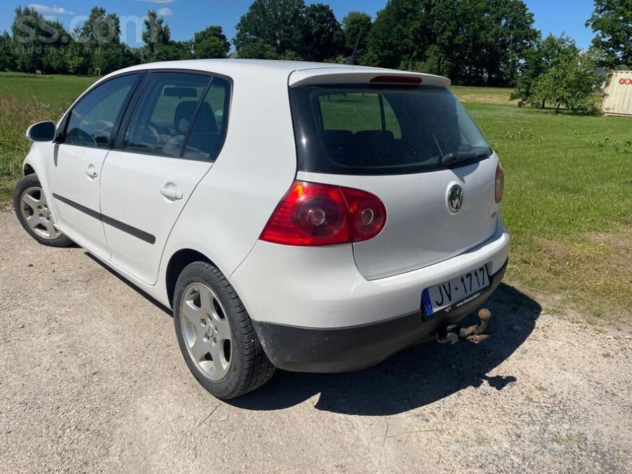 White Volkswagen Golf 2008 in Ogre, with an engine capacity of 1.90 L and mileage of 254 thousand km for 2200 €, photo 4 on AUTOMOTO.COM.LV