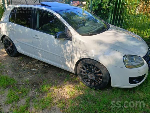 White Volkswagen Golf 2008 in Riga, with an engine capacity of 2.00 L and mileage of 278 thousand km for 1800 €, photo 2 on AUTOMOTO.COM.LV