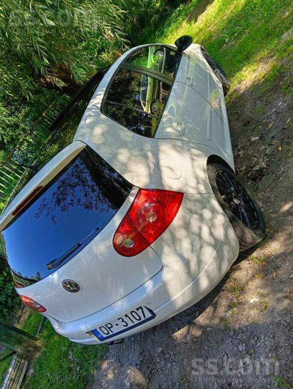 White Volkswagen Golf 2008 in Riga, with an engine capacity of 2.00 L and mileage of 278 thousand km for 1800 €, photo 4 on AUTOMOTO.COM.LV