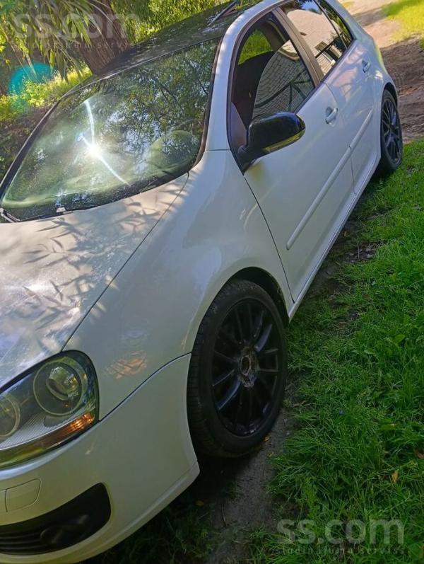 White Volkswagen Golf 2008 in Riga, with an engine capacity of 2.00 L and mileage of 278 thousand km for 1800 €, photo 5 on AUTOMOTO.COM.LV