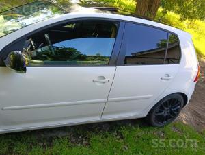 White Volkswagen Golf 2008 in Riga, with an engine capacity of 2.00 L and mileage of 278 thousand km for 1800 €, photo 7 on AUTOMOTO.COM.LV