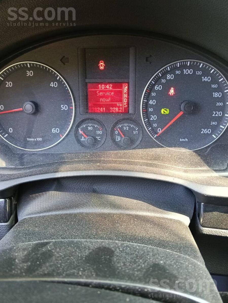 White Volkswagen Golf 2008 in Riga, with an engine capacity of 2.00 L and mileage of 278 thousand km for 1800 €, photo 9 on AUTOMOTO.COM.LV
