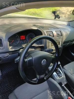 White Volkswagen Golf 2008 in Riga, with an engine capacity of 2.00 L and mileage of 278 thousand km for 1800 €, photo 12 on AUTOMOTO.COM.LV