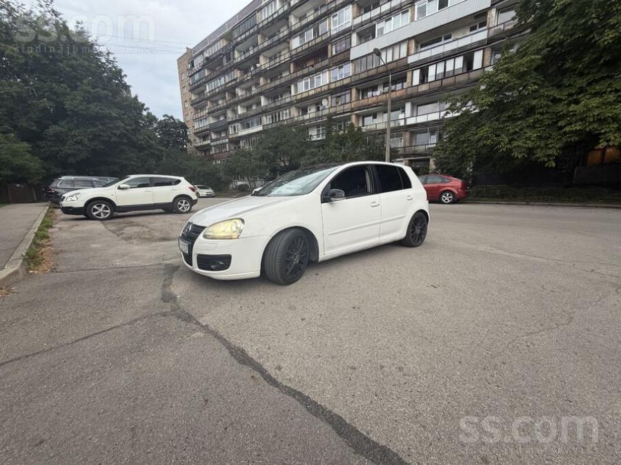 Balts Volkswagen Golf 2008 Rīga, ar dzinēja tilpumu 2.00 L un nobraukumu 280 tūkst. km par 2799 €, foto 1 vietnē AUTOMOTO.COM.LV