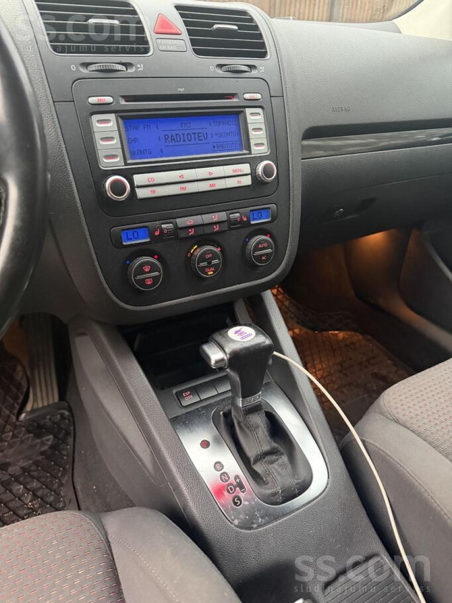 Balts Volkswagen Golf 2008 Rīga, ar dzinēja tilpumu 2.00 L un nobraukumu 280 tūkst. km par 2799 €, foto 14 vietnē AUTOMOTO.COM.LV