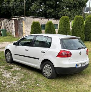 White Volkswagen Golf 2008 in Tukums, with an engine capacity of 1.40 L and mileage of 225 thousand km for 1590 €, photo 5 on AUTOMOTO.COM.LV