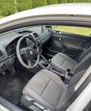 White Volkswagen Golf 2008 in Tukums, with an engine capacity of 1.40 L and mileage of 225 thousand km for 1590 €, photo 12 on AUTOMOTO.COM.LV