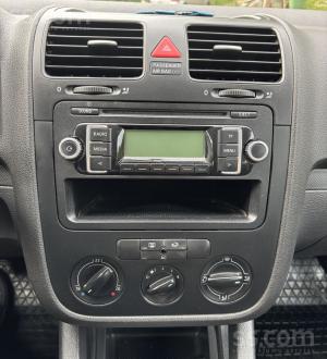 White Volkswagen Golf 2008 in Tukums, with an engine capacity of 1.40 L and mileage of 225 thousand km for 1590 €, photo 13 on AUTOMOTO.COM.LV