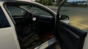 White Volkswagen Golf 2008 in Tallinn, with an engine capacity of 1.40 L and mileage of 246 thousand km for 2200 €, photo 20 on AUTOMOTO.COM.LV