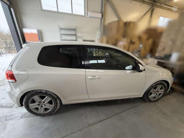 White Volkswagen Golf 2009 in Kaunas, with an engine capacity of 1.97 L and mileage of 296 thousand km for 3200 €, photo 4 on AUTOMOTO.COM.LV