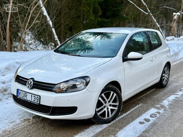 White Volkswagen Golf 2009 in Vilnius, with an engine capacity of 1.40 L and mileage of 230 thousand km for 2390 €, photo 1 on AUTOMOTO.COM.LV