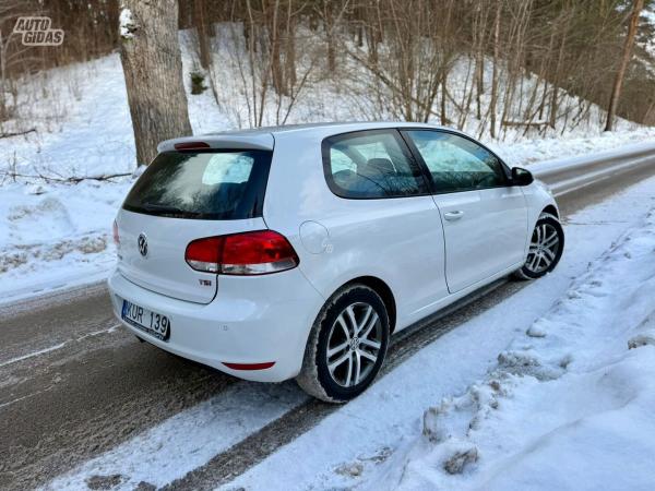 White Volkswagen Golf 2009 in Vilnius, with an engine capacity of 1.40 L and mileage of 230 thousand km for 2390 €, photo 3 on AUTOMOTO.COM.LV