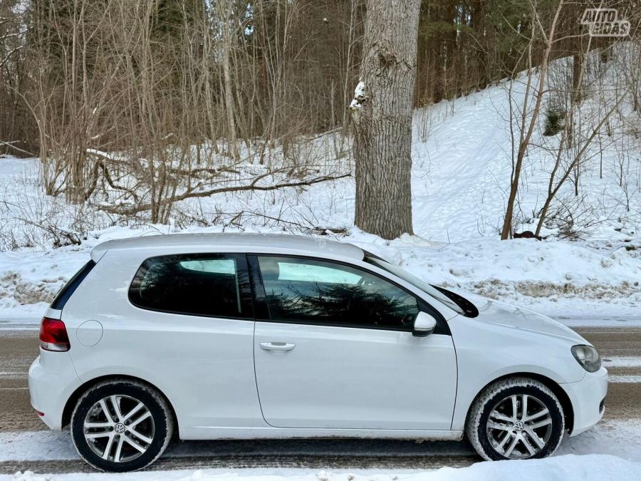 Balts Volkswagen Golf 2009 Viļņa, ar dzinēja tilpumu 1.40 L un nobraukumu 230 tūkst. km par 2390 €, foto 4 vietnē AUTOMOTO.COM.LV