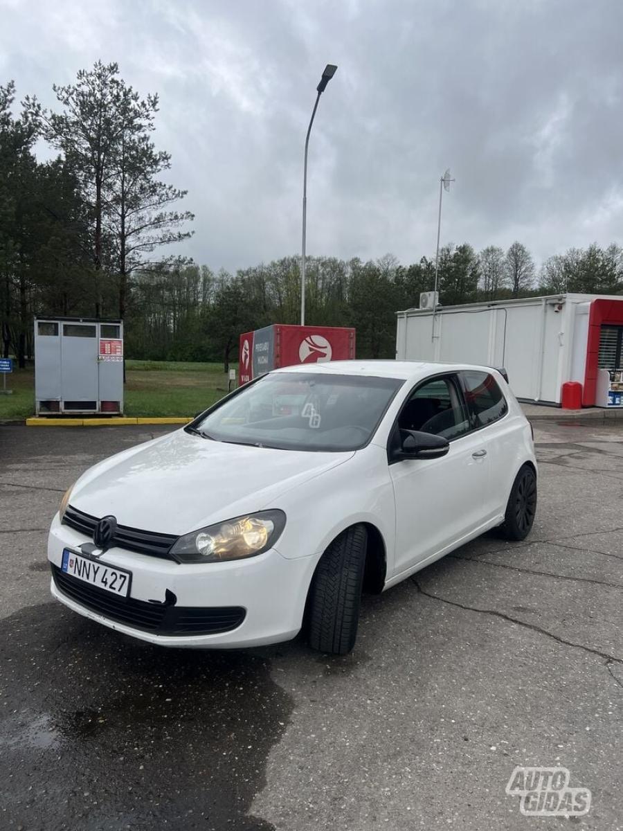 Balts Volkswagen Golf 2009 Kauņa, ar dzinēja tilpumu 2.00 L un nobraukumu 380 tūkst. km par 2250 €, foto 1 vietnē AUTOMOTO.COM.LV
