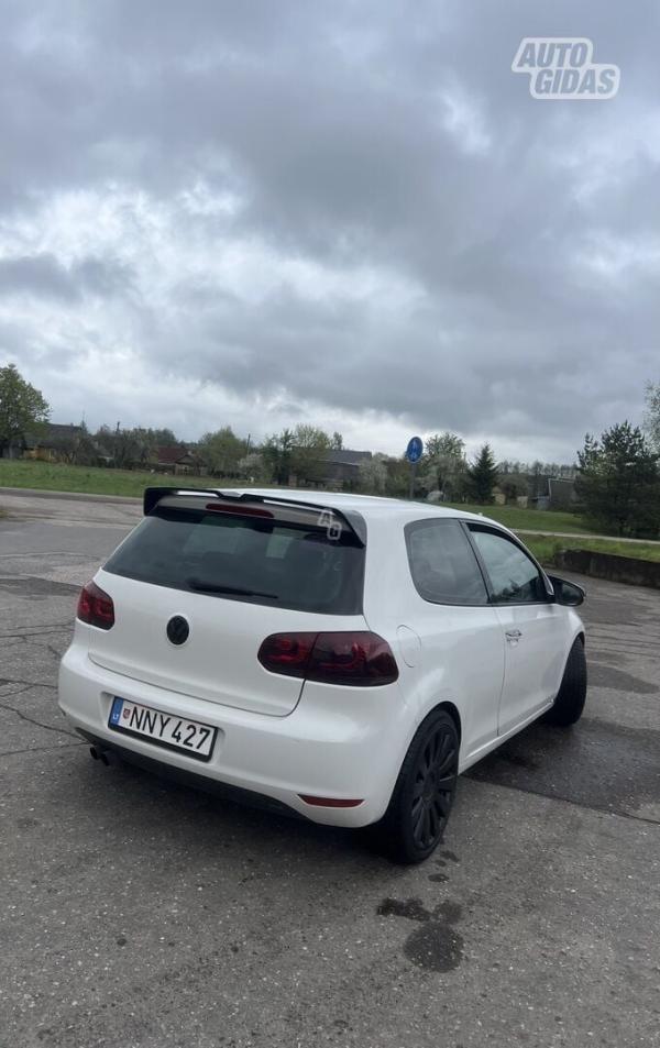 White Volkswagen Golf 2009 in Kaunas, with an engine capacity of 2.00 L and mileage of 380 thousand km for 2250 €, photo 3 on AUTOMOTO.COM.LV