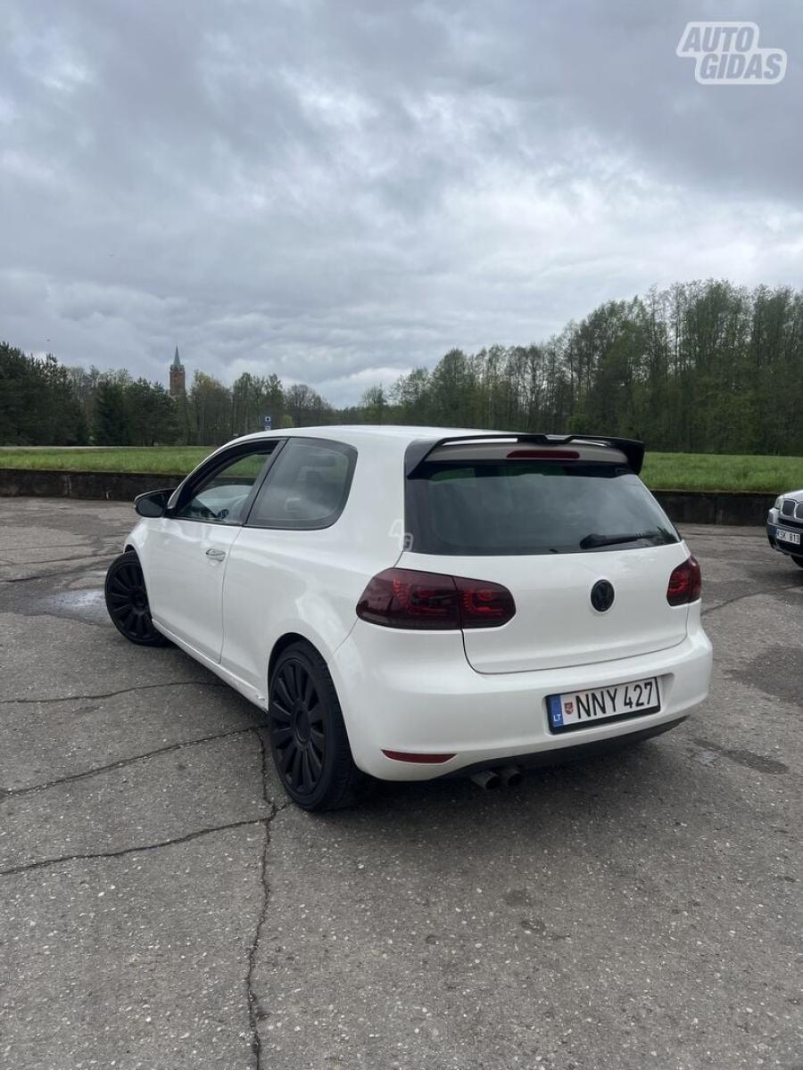 Balts Volkswagen Golf 2009 Kauņa, ar dzinēja tilpumu 2.00 L un nobraukumu 380 tūkst. km par 2250 €, foto 5 vietnē AUTOMOTO.COM.LV