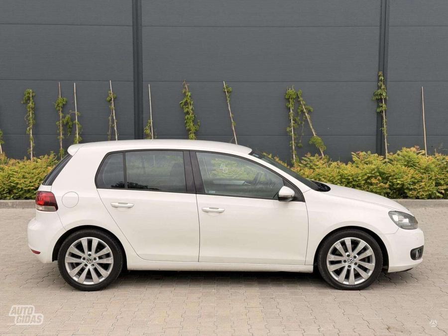 White Volkswagen Golf 2009 in Vilnius, with an engine capacity of 1.40 L and mileage of 109 thousand km for 5200 €, photo 8 on AUTOMOTO.COM.LV