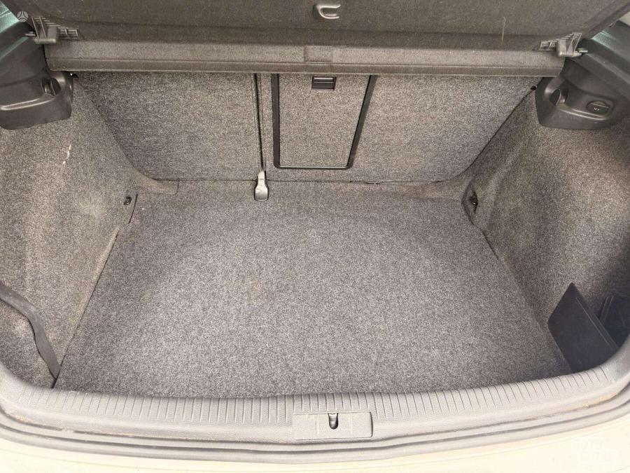 White Volkswagen Golf 2009 in Vilnius, with an engine capacity of 1.40 L and mileage of 109 thousand km for 5200 €, photo 14 on AUTOMOTO.COM.LV