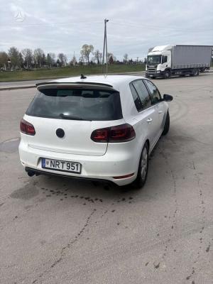 White Volkswagen Golf 2009 in Taurage, with an engine capacity of 1.97 L and mileage of 334 thousand km for 4500 €, photo 4 on AUTOMOTO.COM.LV