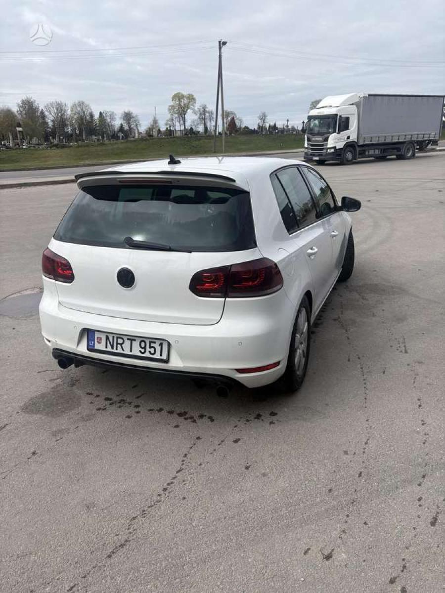White Volkswagen Golf 2009 in Taurage, with an engine capacity of 1.97 L and mileage of 334 thousand km for 4500 €, photo 4 on AUTOMOTO.COM.LV
