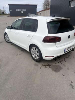 White Volkswagen Golf 2009 in Taurage, with an engine capacity of 1.97 L and mileage of 334 thousand km for 4500 €, photo 5 on AUTOMOTO.COM.LV