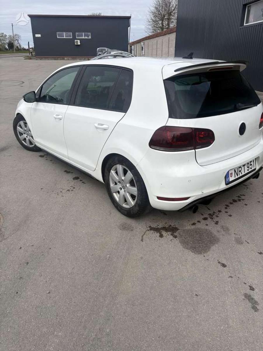 White Volkswagen Golf 2009 in Taurage, with an engine capacity of 1.97 L and mileage of 334 thousand km for 4500 €, photo 5 on AUTOMOTO.COM.LV