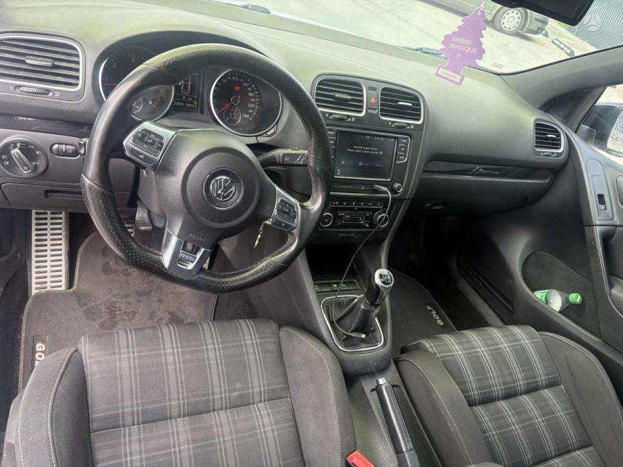White Volkswagen Golf 2009 in Taurage, with an engine capacity of 1.97 L and mileage of 334 thousand km for 4500 €, photo 7 on AUTOMOTO.COM.LV