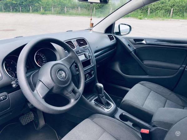 White Volkswagen Golf 2009 in Kaunas, with an engine capacity of 1.97 L and mileage of 360 thousand km for 5000 €, photo 5 on AUTOMOTO.COM.LV