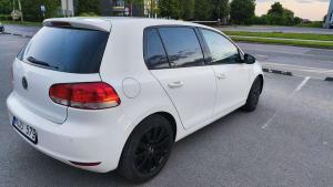 White Volkswagen Golf 2009 in Kaunas, with an engine capacity of 1.60 L and mileage of 238 thousand km for 3869 €, photo 6 on AUTOMOTO.COM.LV