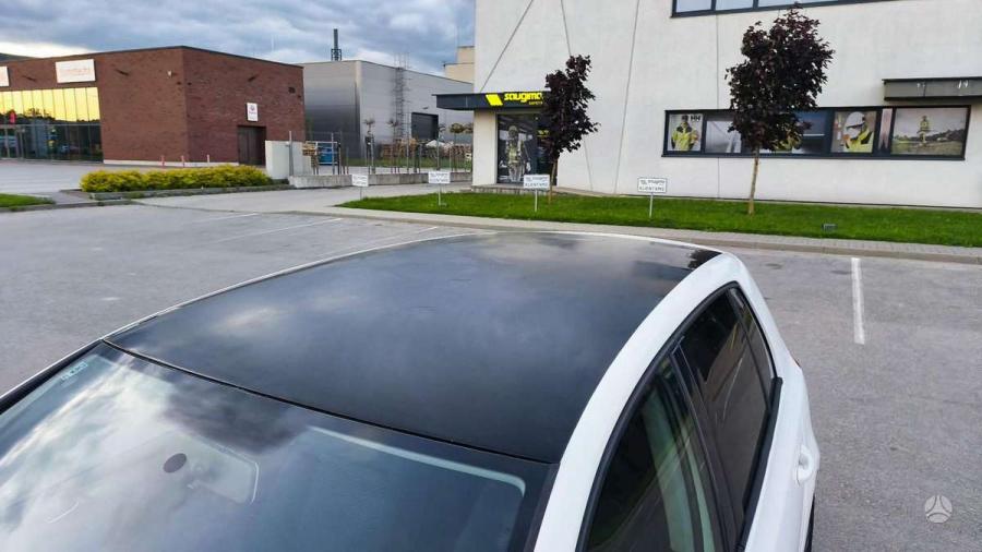 White Volkswagen Golf 2009 in Kaunas, with an engine capacity of 1.60 L and mileage of 238 thousand km for 3869 €, photo 7 on AUTOMOTO.COM.LV
