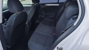 White Volkswagen Golf 2009 in Kaunas, with an engine capacity of 1.60 L and mileage of 238 thousand km for 3869 €, photo 11 on AUTOMOTO.COM.LV