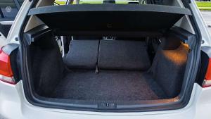 White Volkswagen Golf 2009 in Kaunas, with an engine capacity of 1.60 L and mileage of 238 thousand km for 3869 €, photo 12 on AUTOMOTO.COM.LV