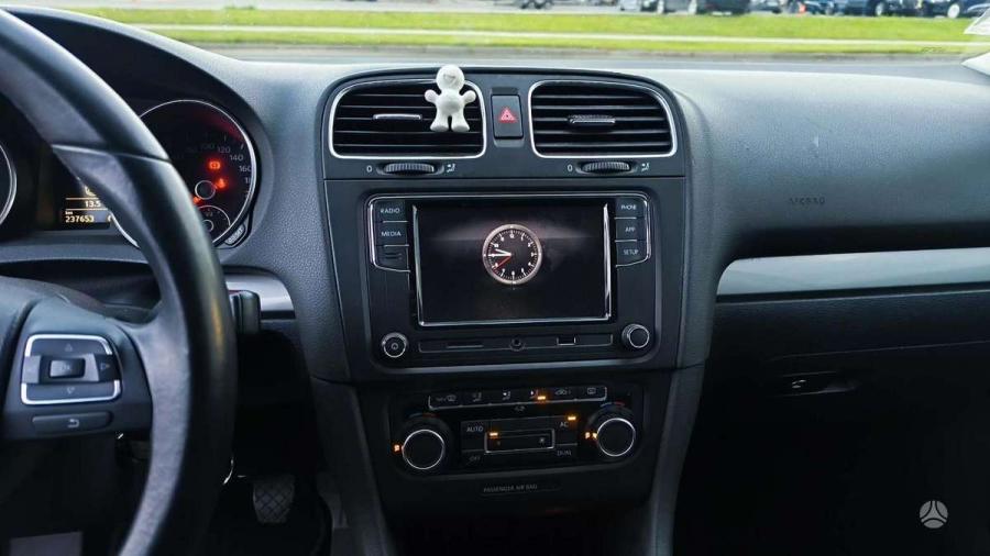 White Volkswagen Golf 2009 in Kaunas, with an engine capacity of 1.60 L and mileage of 238 thousand km for 3869 €, photo 17 on AUTOMOTO.COM.LV